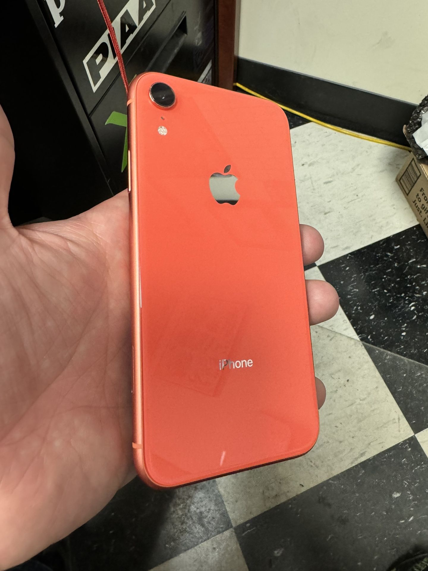 iPhone XR 64gb Unlocked T Mobile for Sale in Everett, WA - OfferUp