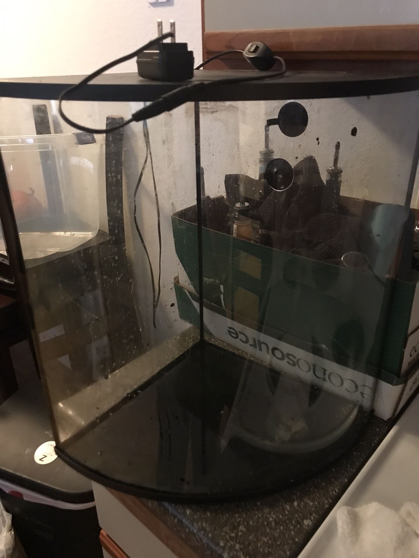 20 Gallon Corner Fish Tank for Sale in Las Vegas, NV - OfferUp