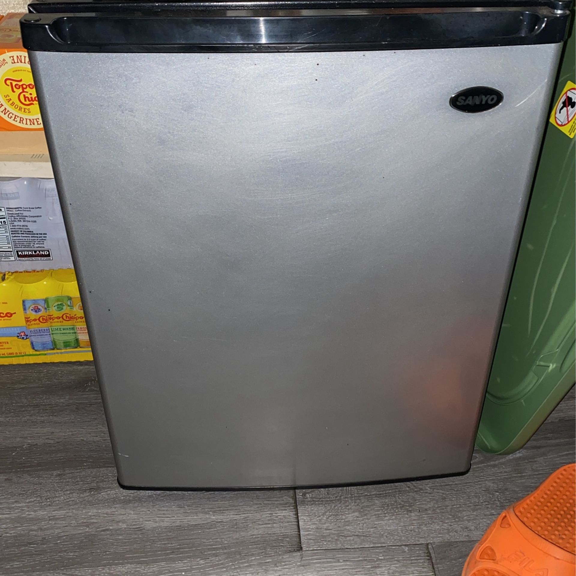 Sanyo Mini Fridge for Sale in Los Angeles, CA - OfferUp