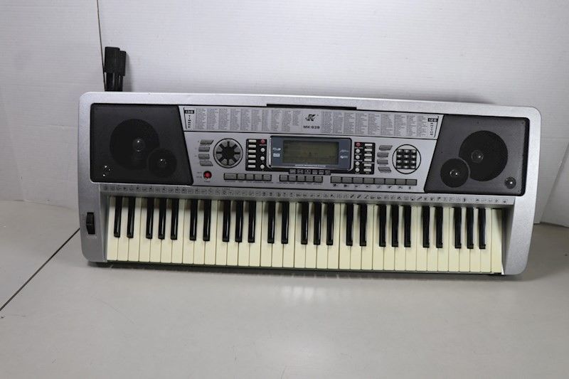 MEIKE MK-939 PORTABLE KEYBOARD PIANO (COSMETIC DAMAGE TO CORNER AND ...