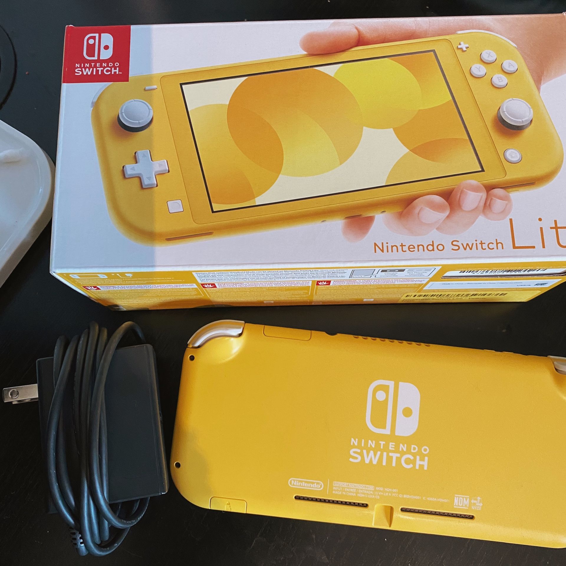 Nintendo Switch Lite - Yellow 32GB used, good condition for Sale in Los ...