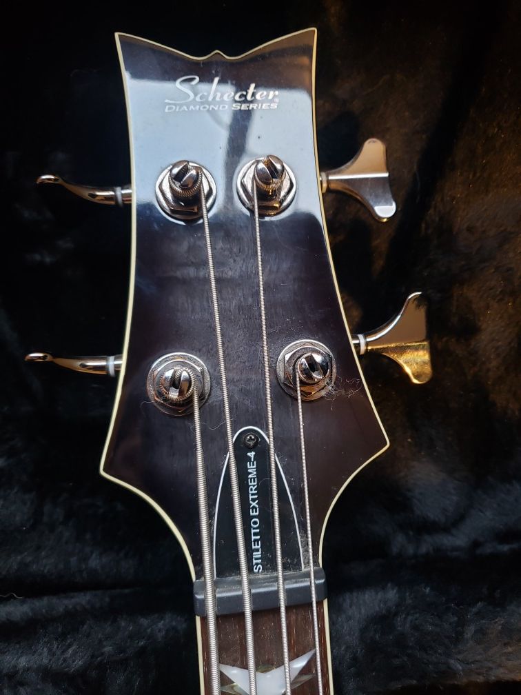 Schecter bass guitar w/case for Sale in Yelm, WA - OfferUp