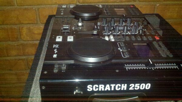 Edison Scratch 2500 professional mixer for Sale in Hayward, CA - OfferUp