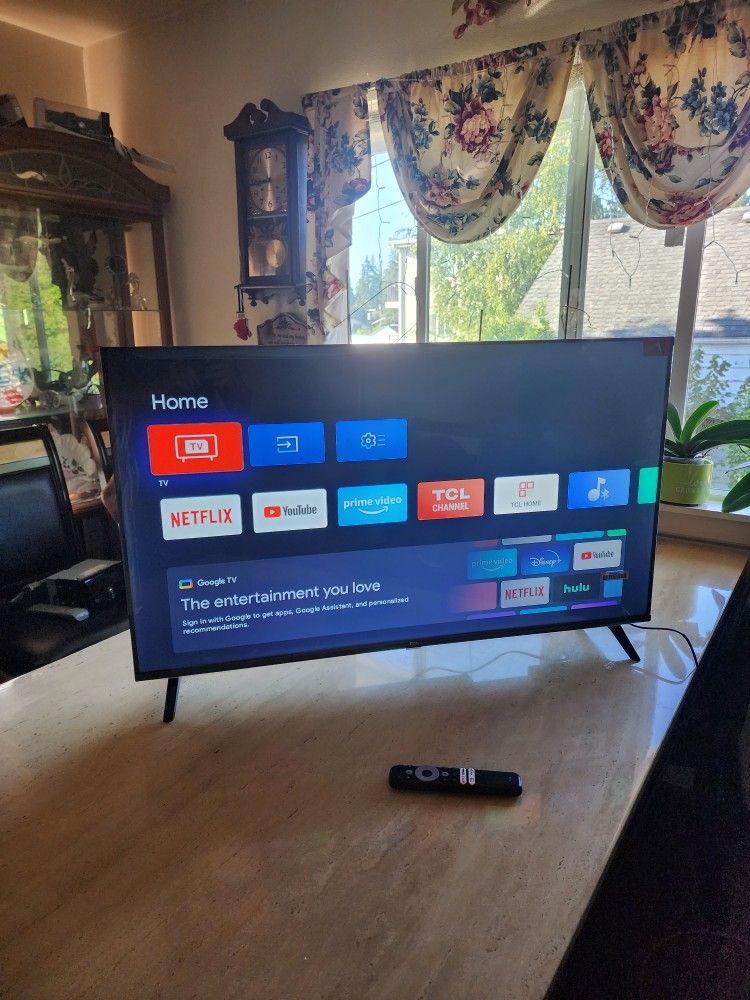 TCL 40" inch Smart TV Model# 40S350G for Sale in Everett, WA - OfferUp