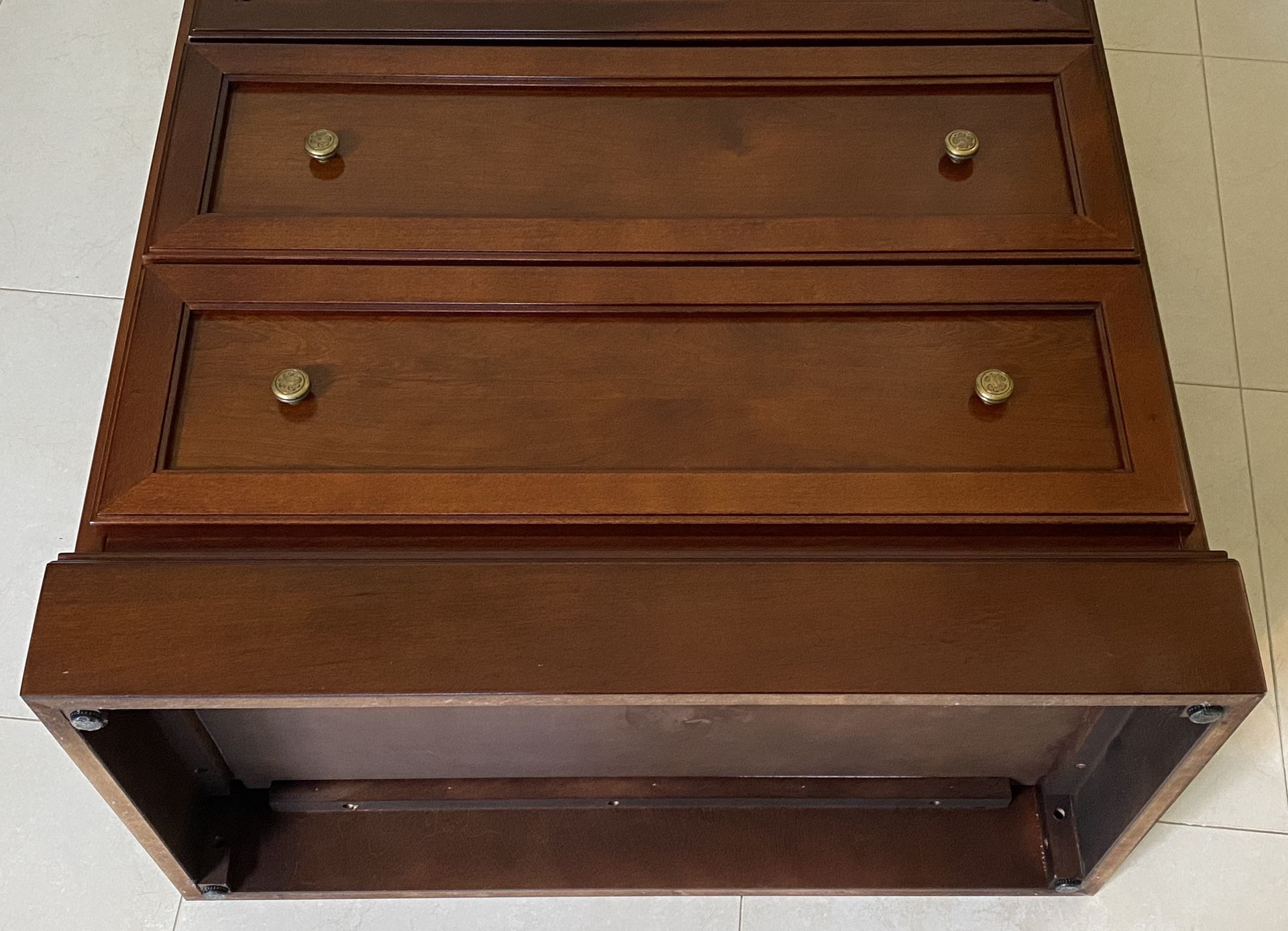 DRESSER – THREE (3) DRAWERS BOMBAY COMPANY INC. THREE (3) DRAWER ...