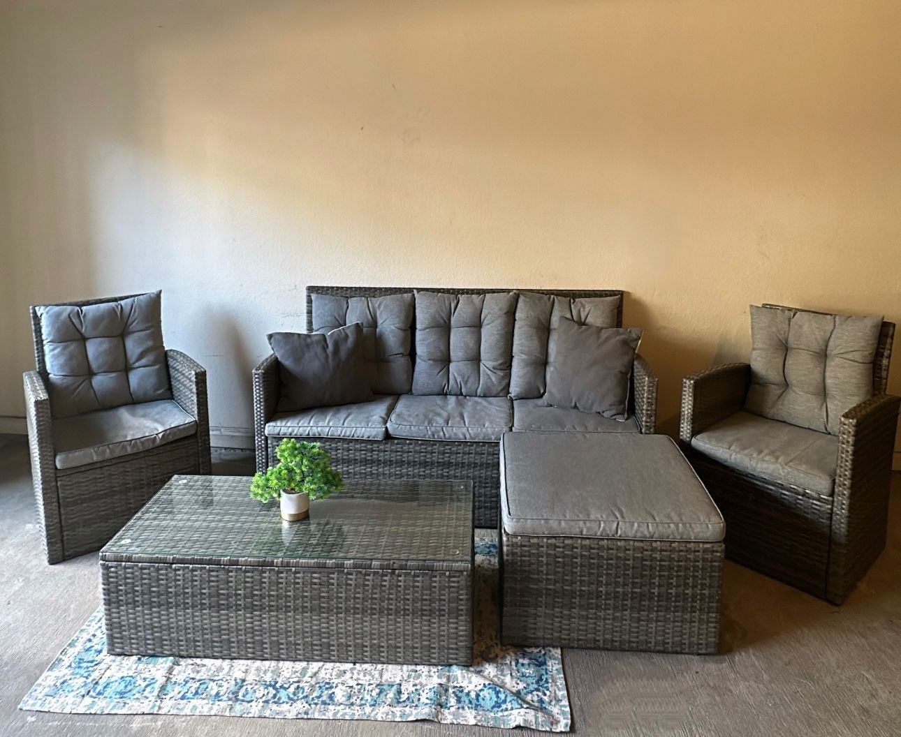 CUTE OUTDOOR PATIO SET for Sale in Dallas, TX - OfferUp