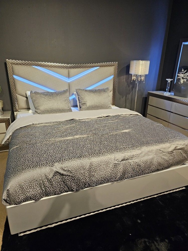 New Arrival 4 pc Glam E king Bedroom Set. Furniture