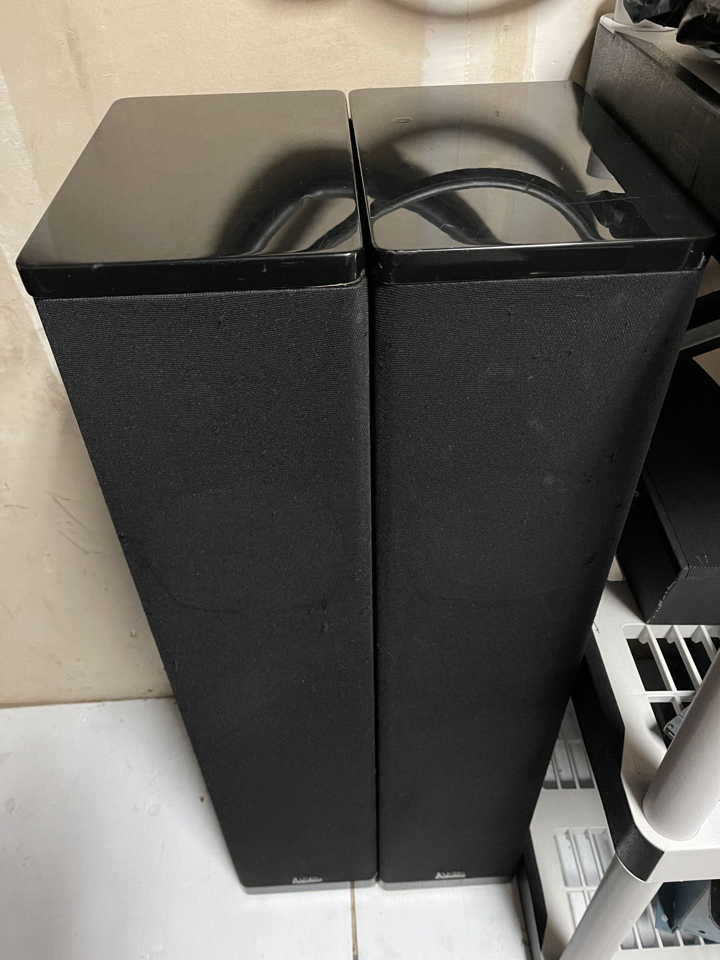 Definitive Technology Speakers for Sale in Lynnwood, WA - OfferUp