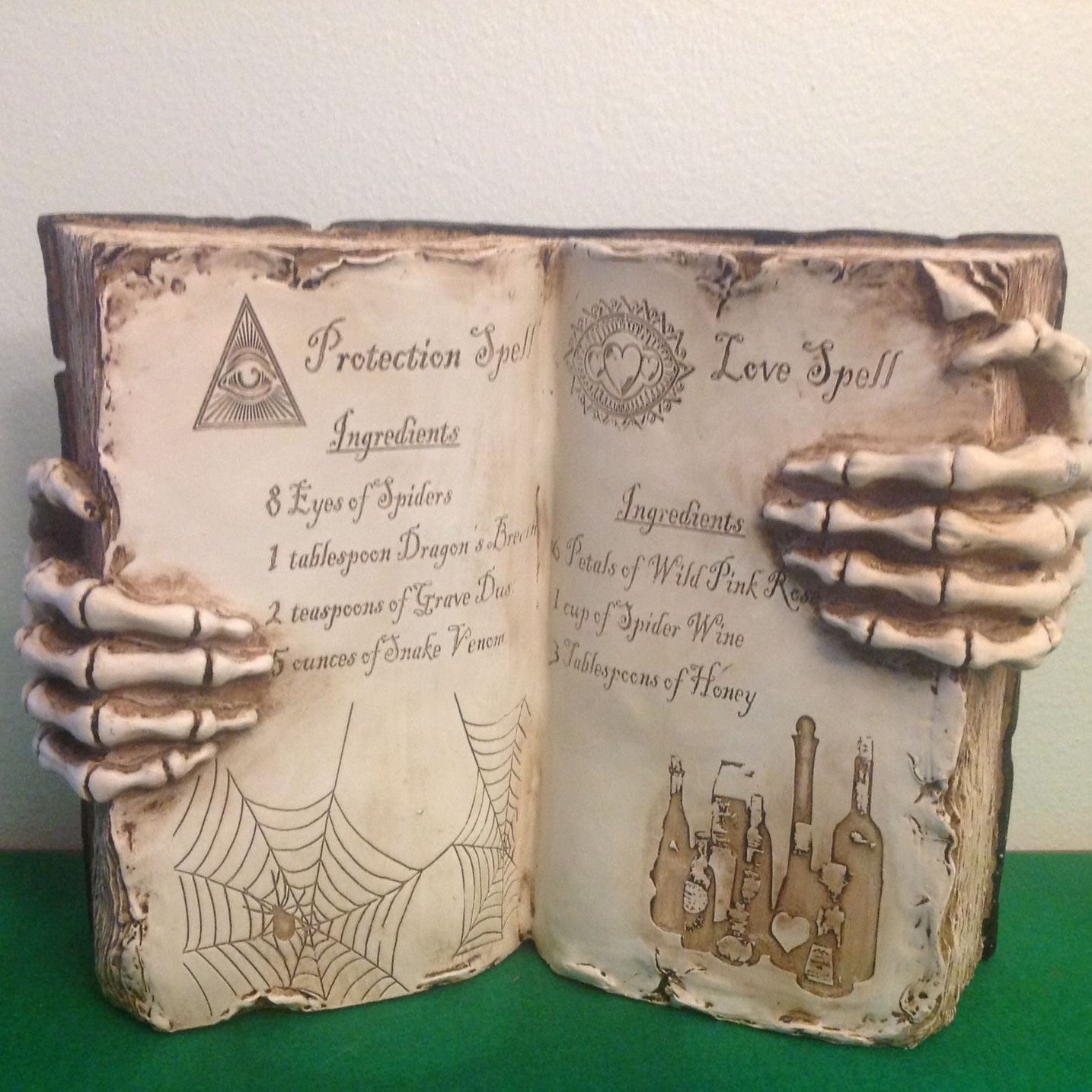 Grimoire Witch's Book Of Love Spells & Potions Resin & Paper Pulp ...