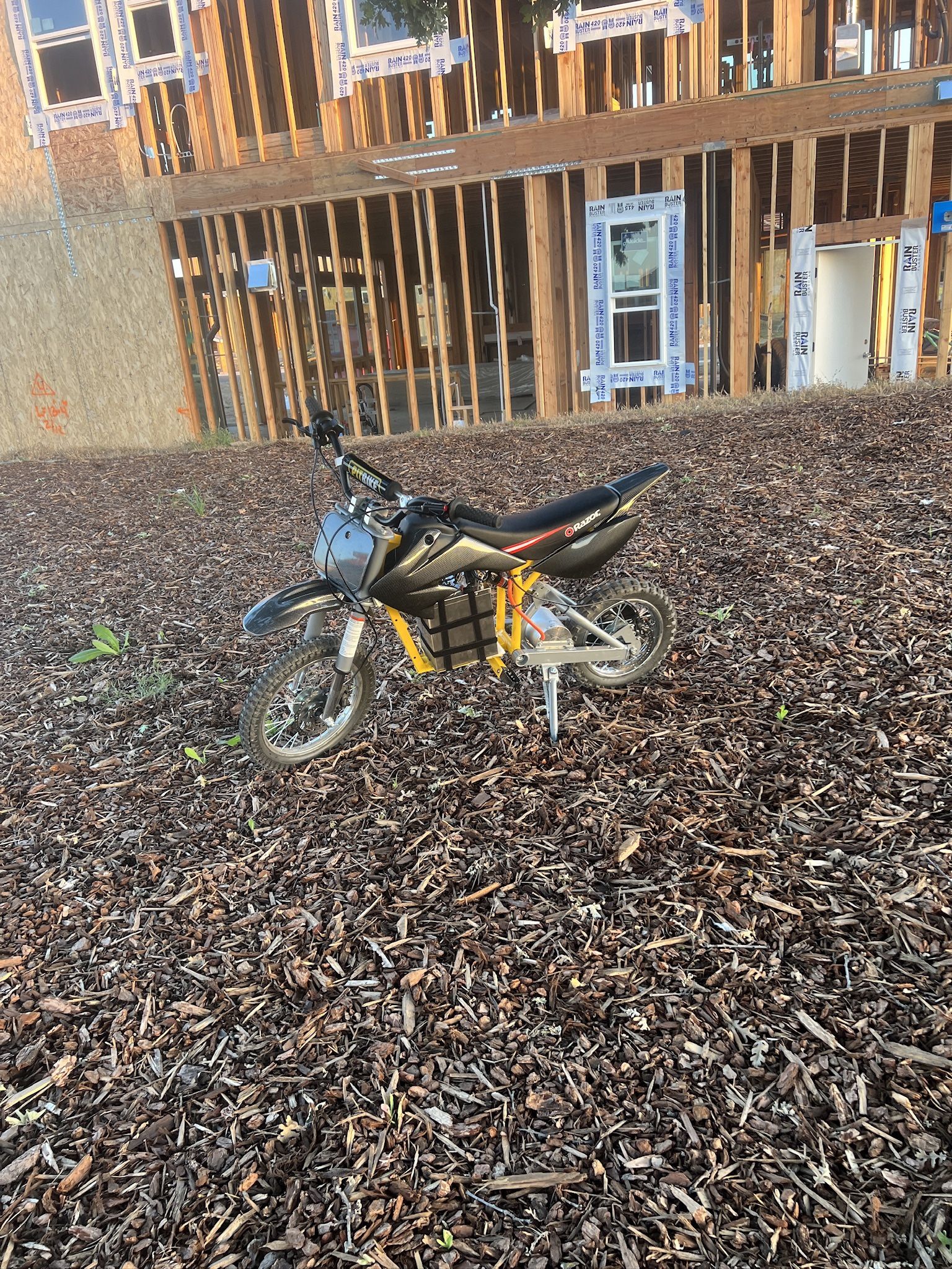 Razor Mx650 76v 20 Ah for Sale in Roseville, CA - OfferUp