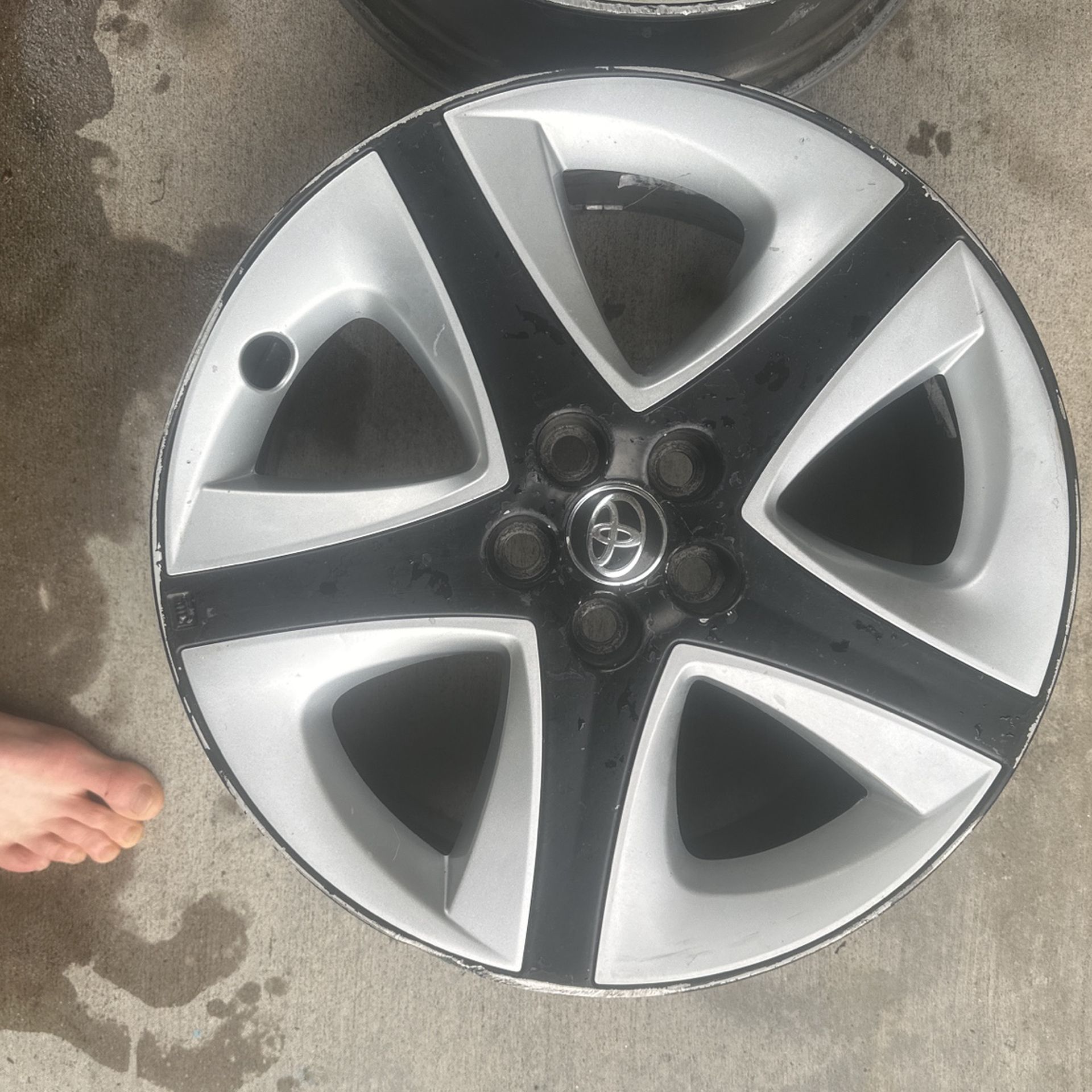 Prius 4-Dr Hatchback Touring 2017 OEM rims for Sale in San Diego, CA ...