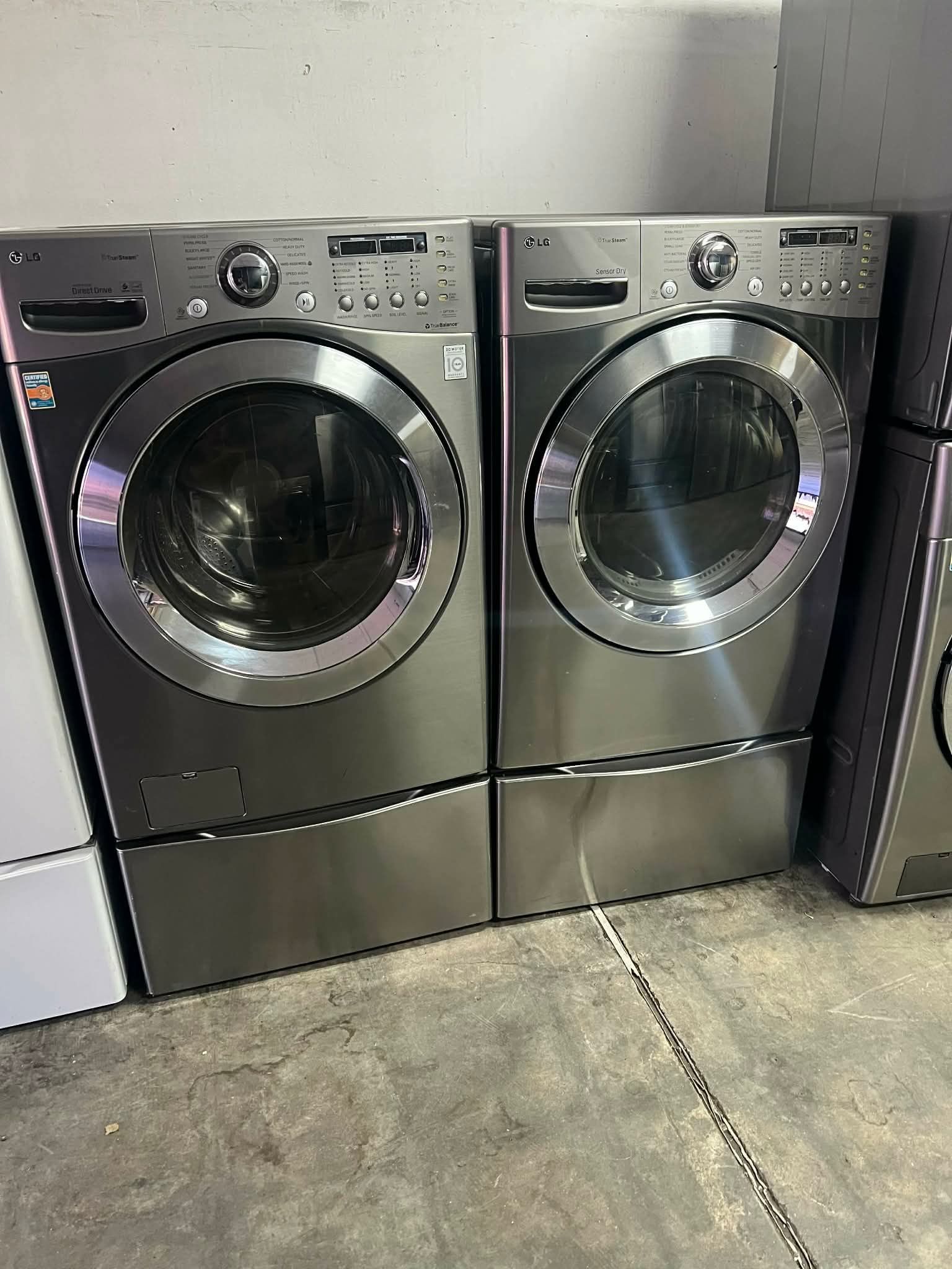 Washer And Dryer With Pedestal for Sale in Los Angeles, CA - OfferUp