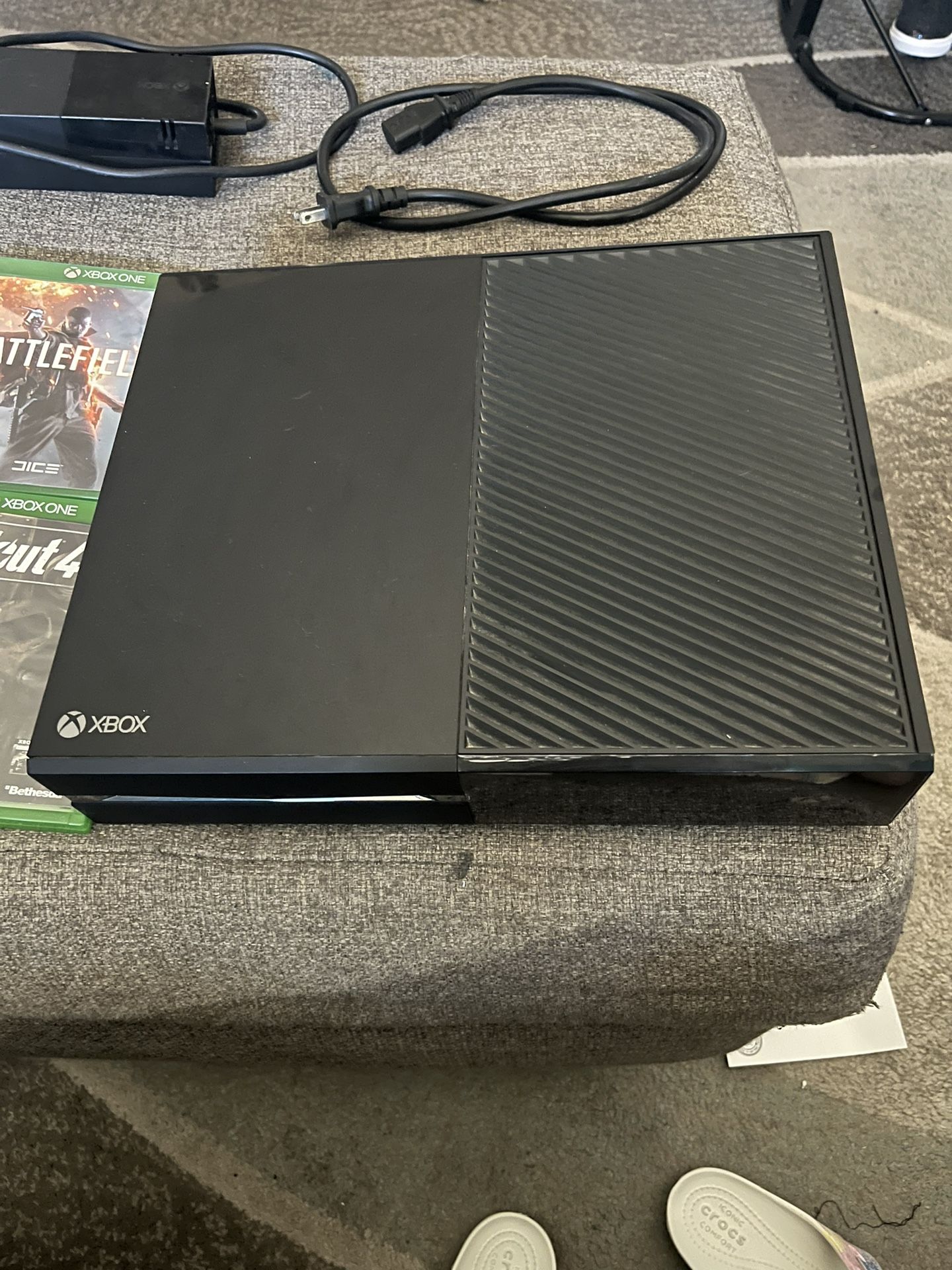 Used Xbox One w/ 6 games, Controller, Power Cable, and HDMI for Sale in ...