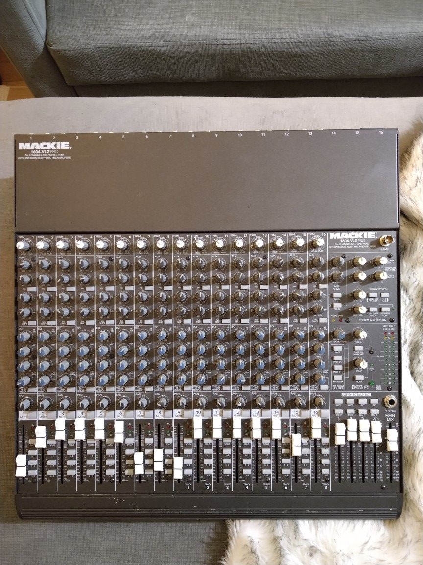 Mackie CR1604-VLZ 16-Channel Mic/Line Mixer Professional from Radio ...