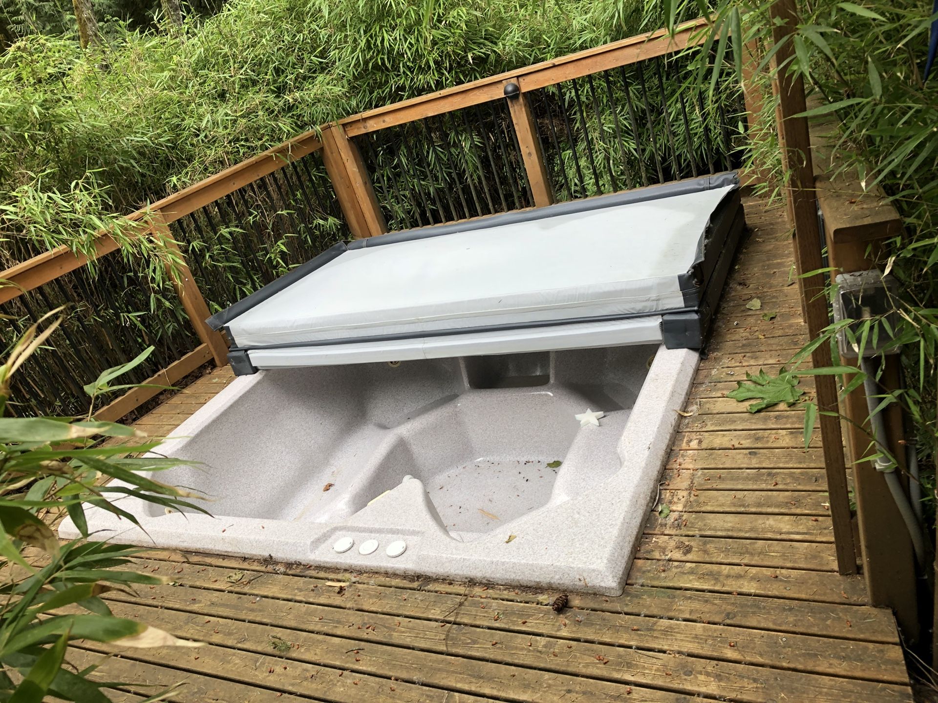 hot tub 8x8 for Sale in Renton, WA - OfferUp
