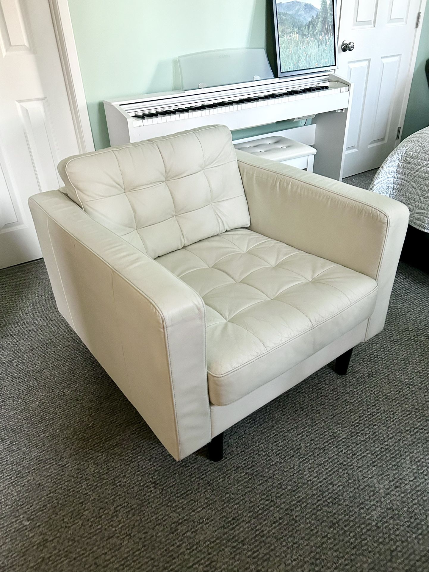 FREE IKEA White Leather Morabo Chair for Sale in Los Angeles, CA - OfferUp