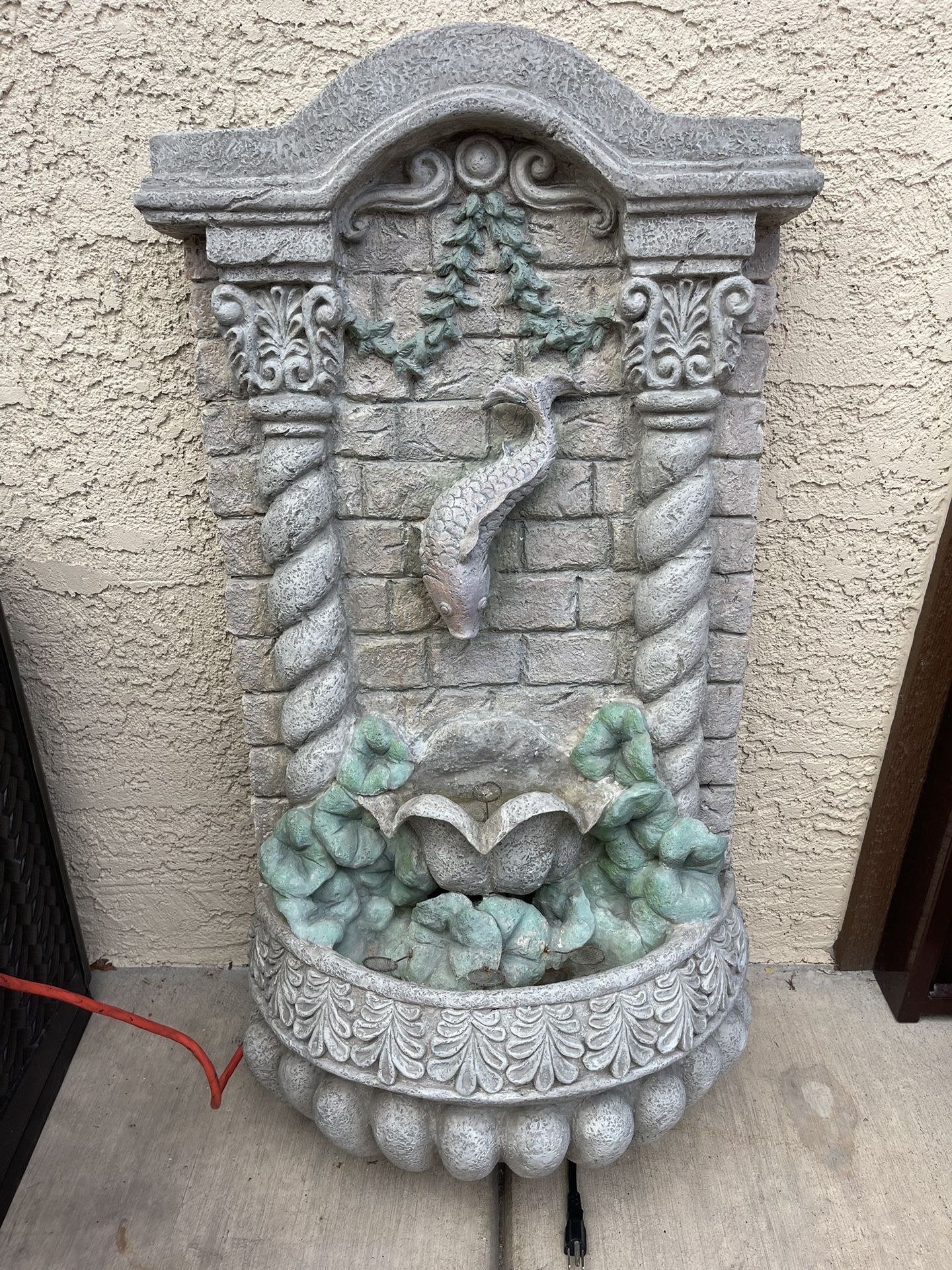 WALL MOUNT KOI FISH WATERFALL for Sale in Las Vegas, NV - OfferUp