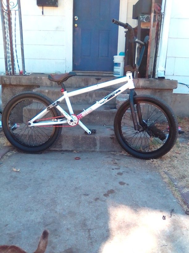 Demolition Bike Logo