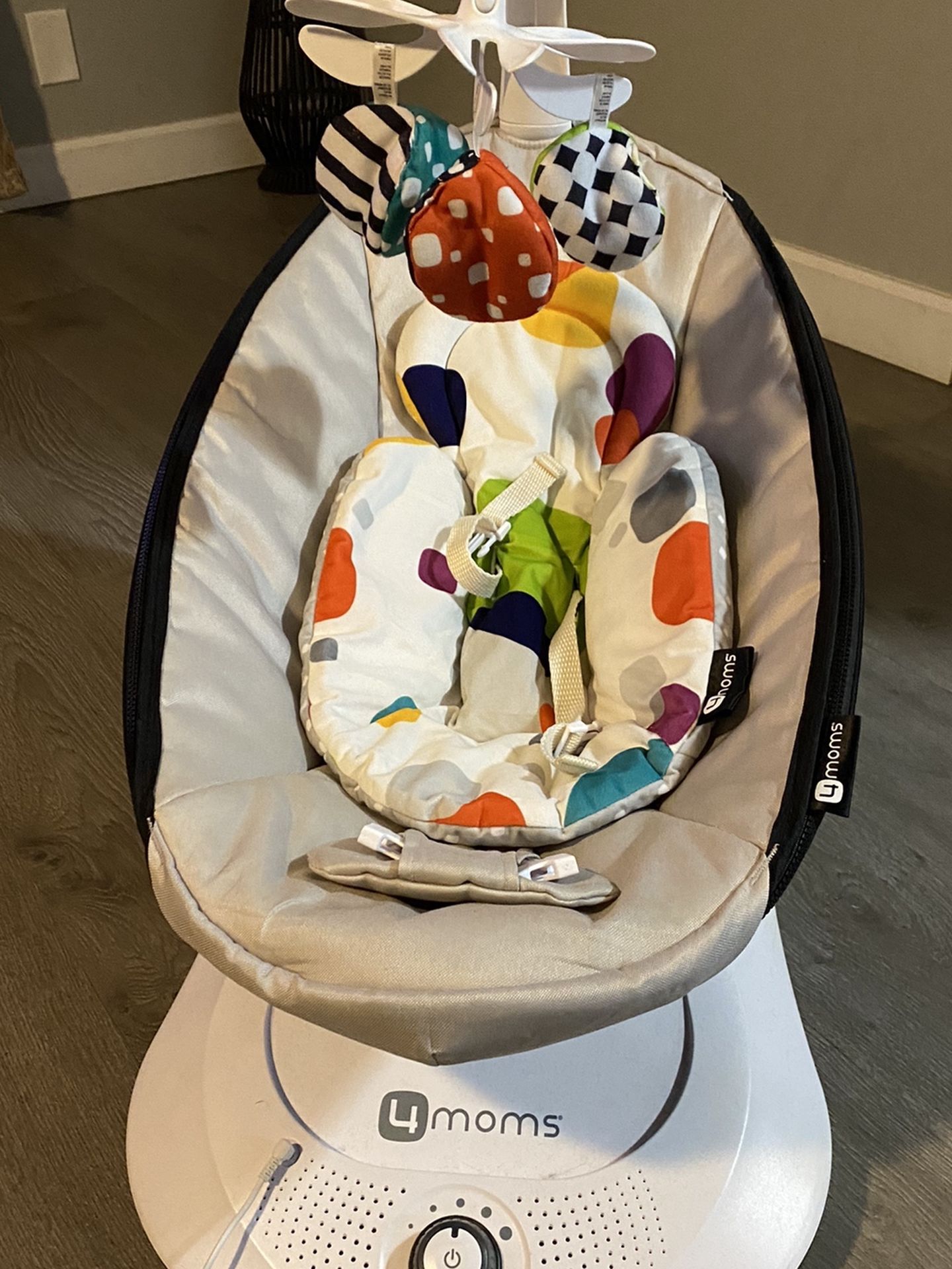 4 Moms Mamaroo Rocker for Sale in Banning, CA - OfferUp