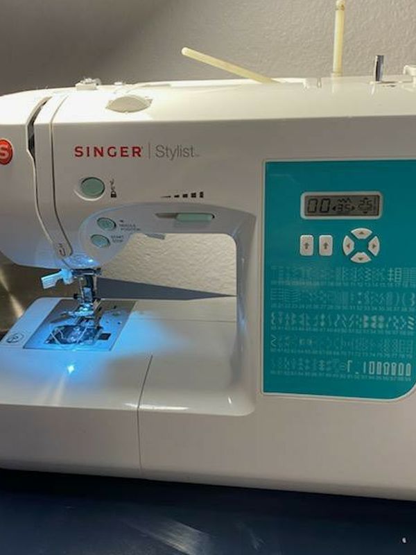 Singer Stylist 7258 Sewing Machine for Sale in San Diego, CA - OfferUp