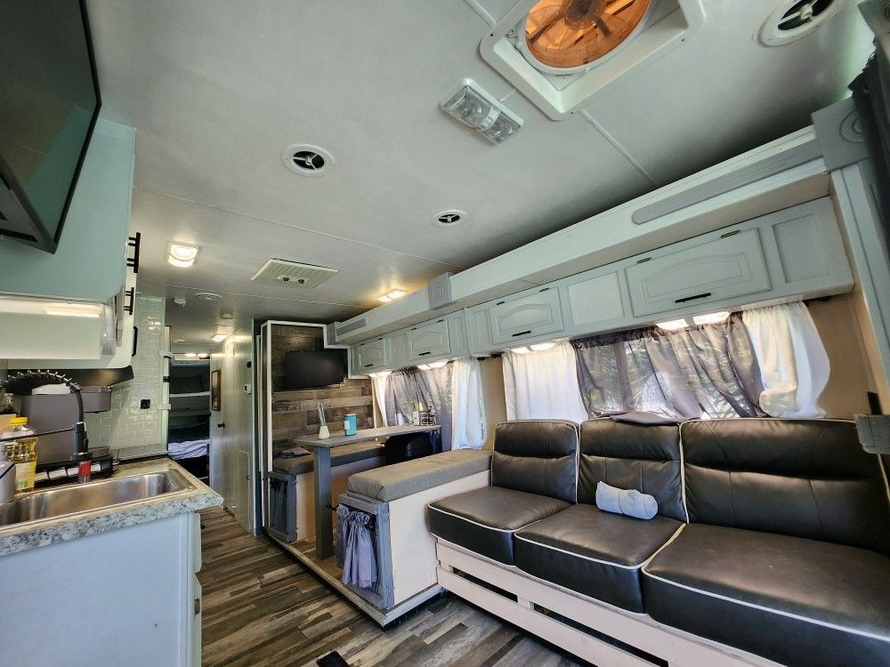 Class A RV Motorhome 1999 Damon Challenger - Completely Renovated for ...