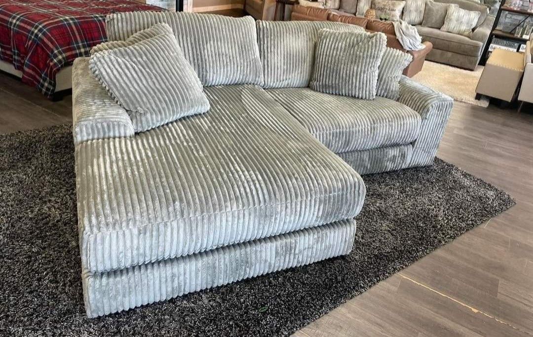 LINDYN FOG 2 PIECE LAF SECTIONAL WITH CHAISE for Sale in Columbia, MD ...