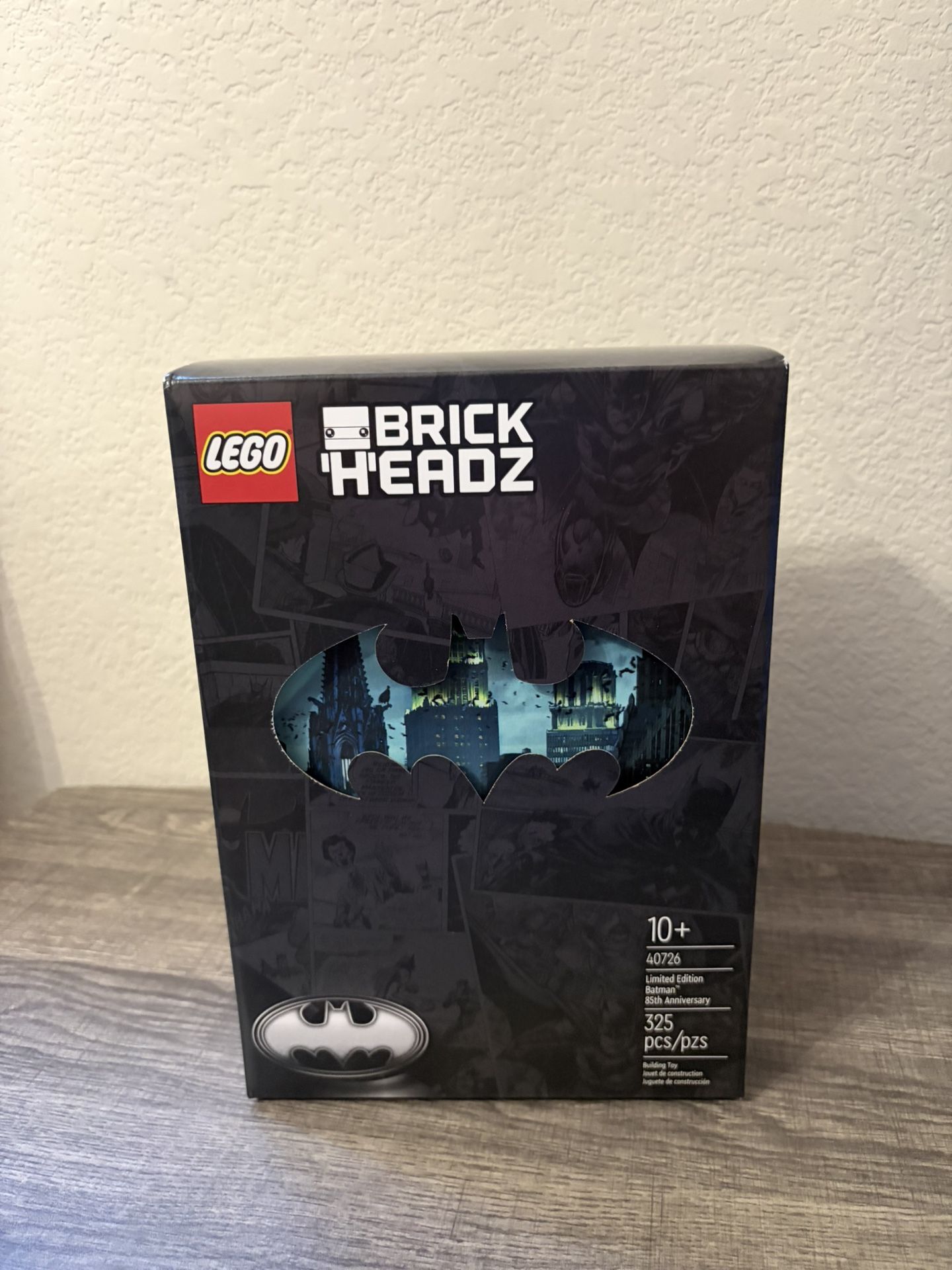LEGO Insider Batman 85th Anniversary Limited Edition Brickheadz Figure ...
