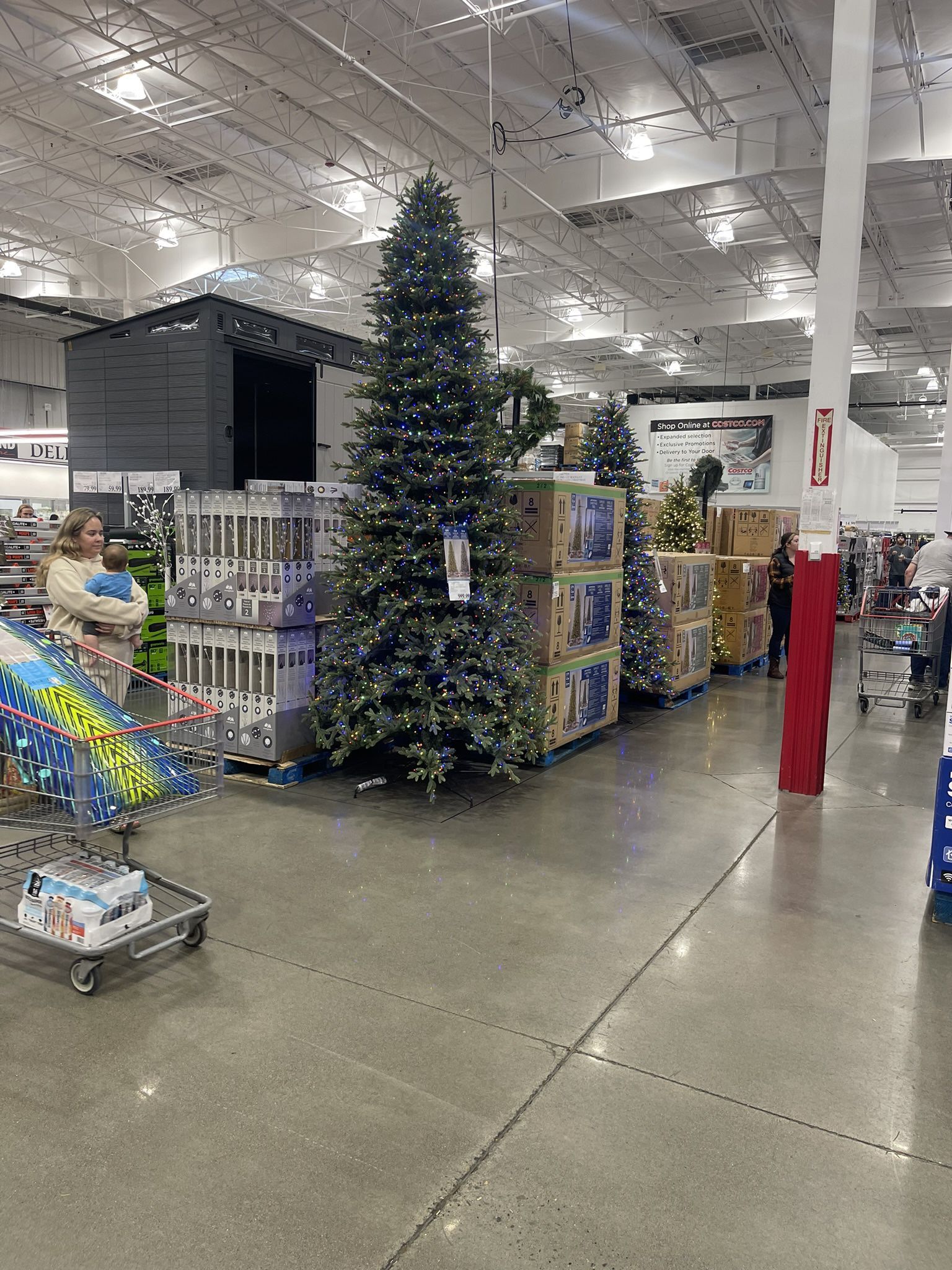 Costco 12’ Pre-lit Christmas Tree for Sale in Bonney Lake, WA - OfferUp