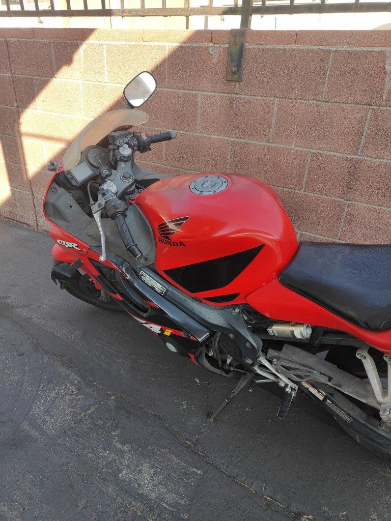 2001 600 Honda CBR F4i for Sale in Los Angeles, CA - OfferUp