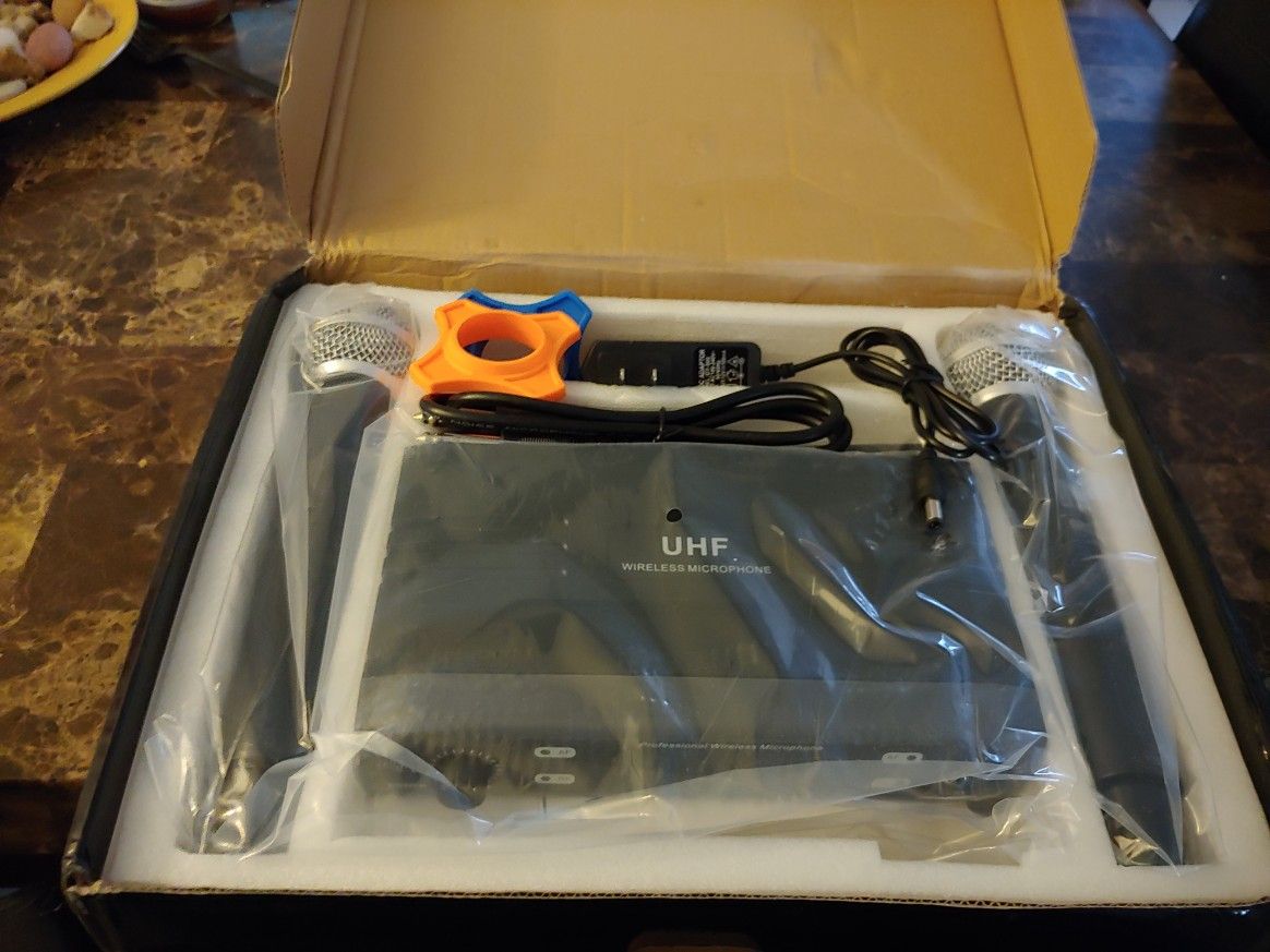 Microphone Wireless Set for Sale in Las Vegas, NV - OfferUp
