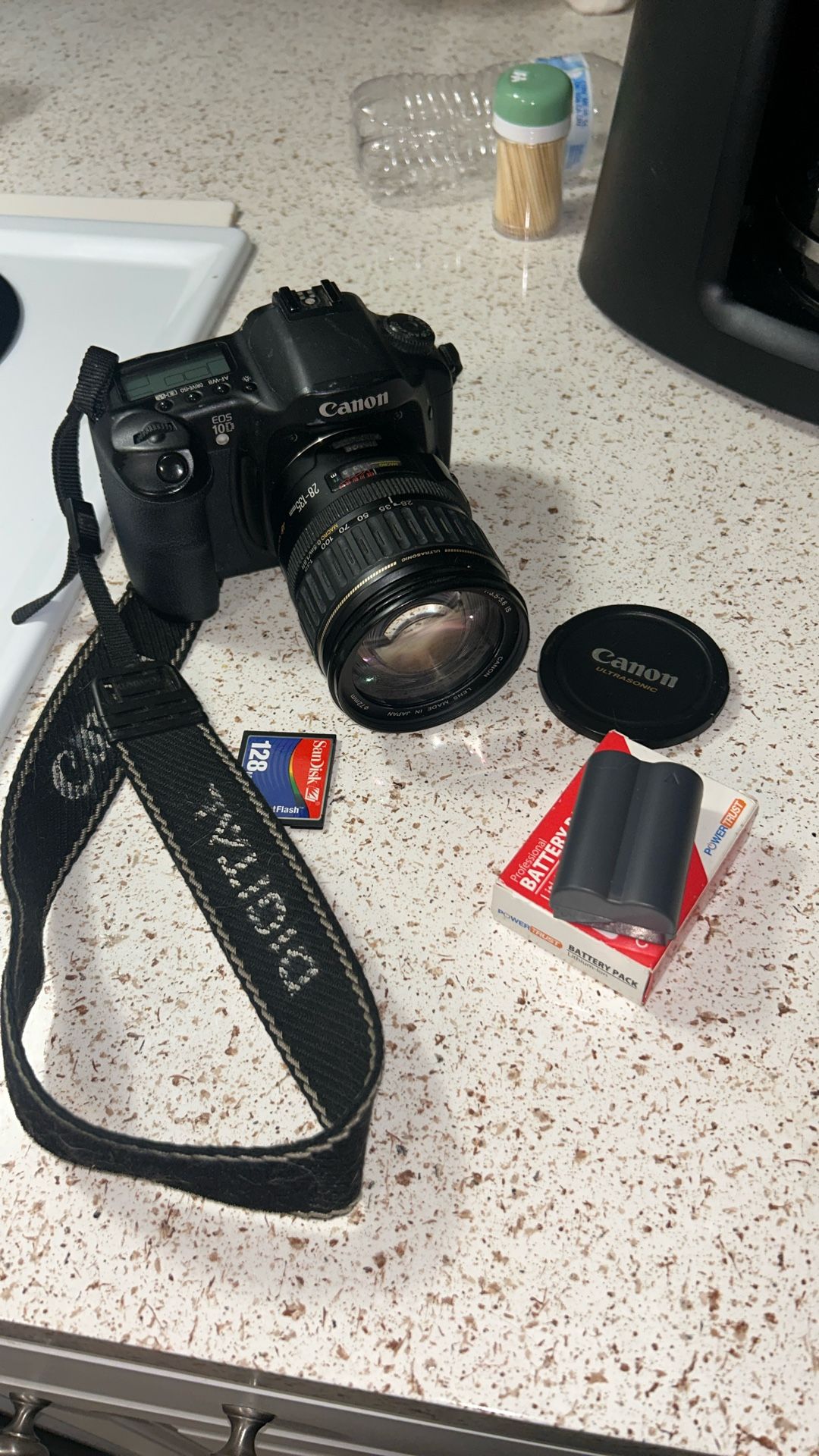 Canon DS6031 Kit Including The 28-135mm Image Stabilizer Lens (and ...