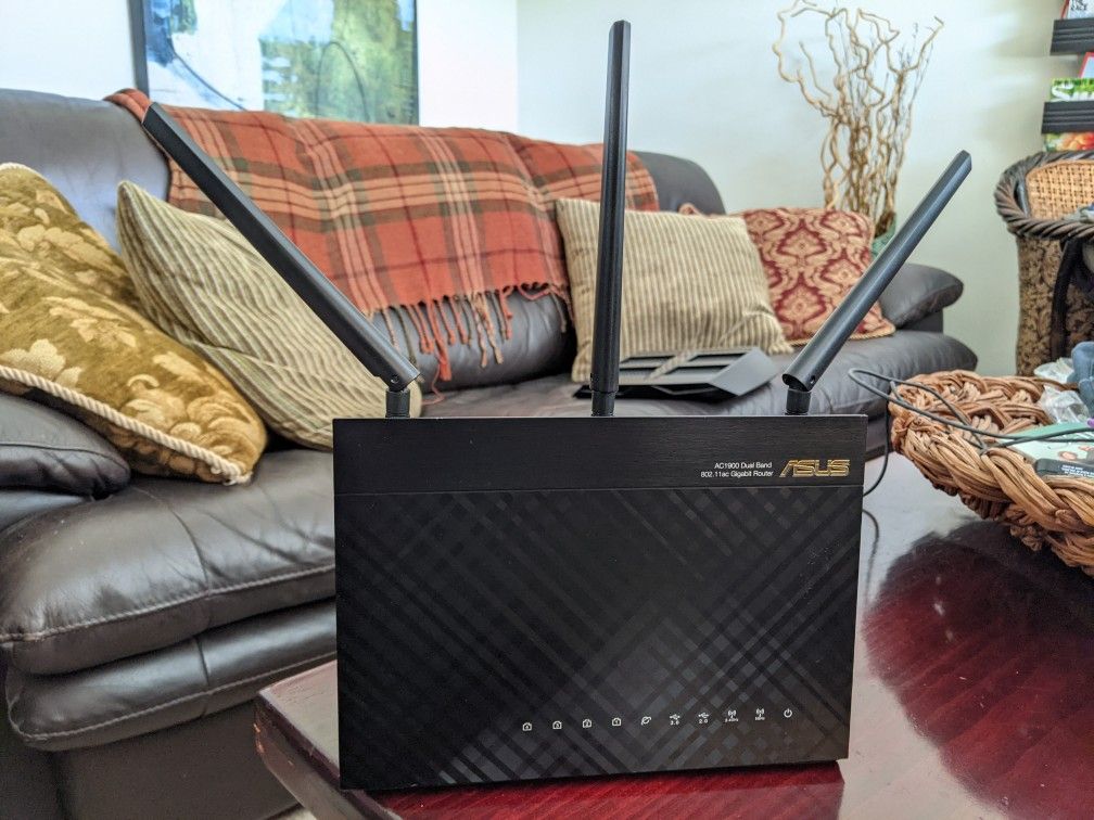 Asus (RT-AC68U) Dual-band Wireless AC1900 Gigabit Router for Sale in Santa Clarita, CA - OfferUp