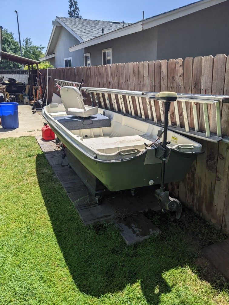 2002 Coleman Jon boat for Sale in Fresno, CA - OfferUp