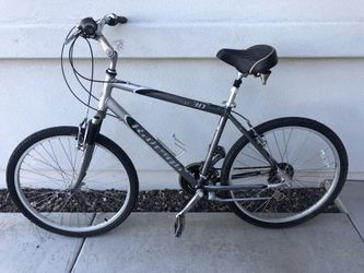 Raleigh SC30 Hybrid Mountain bike-READ AD FIRST for Sale in Phoenix, AZ ...