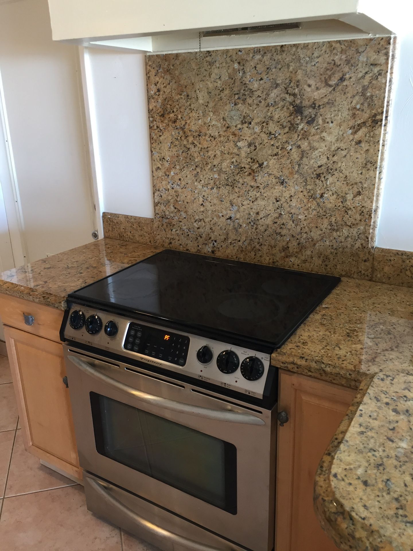 Frigidaire Glass Top Range Gallery Model for Sale in Fort Lauderdale ...
