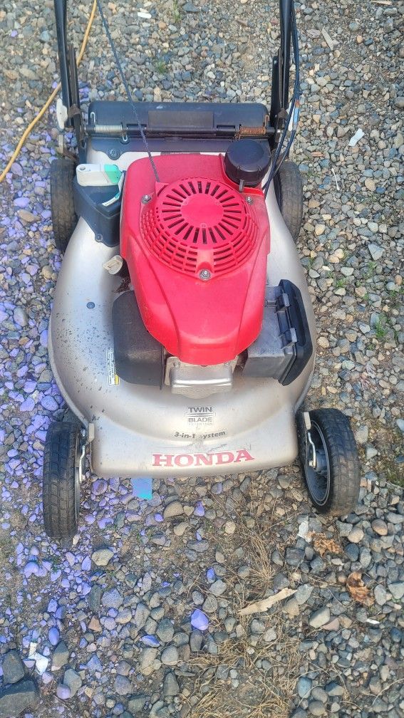 Honda self-propelled lawnmower for Sale in Puyallup, WA - OfferUp