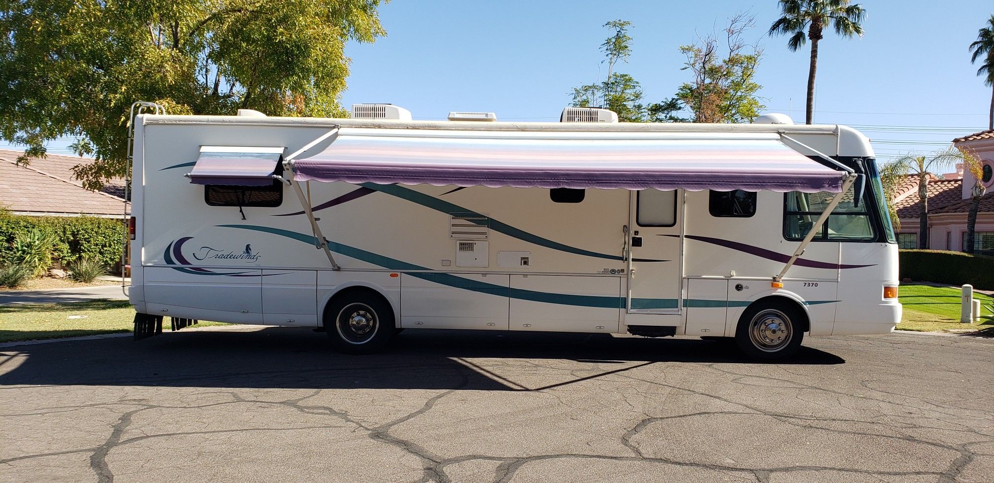 37ft Class A Diesel Pusher Motorhome for Sale in Gilbert, AZ - OfferUp