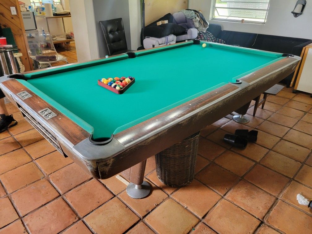 Billiard Pool Table Brunswick 9 Ft for Sale in Miami, FL - OfferUp