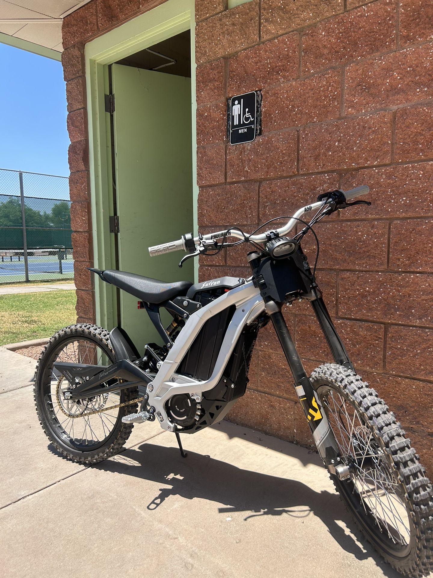 Suron Light Bee for Sale in Chandler, AZ - OfferUp