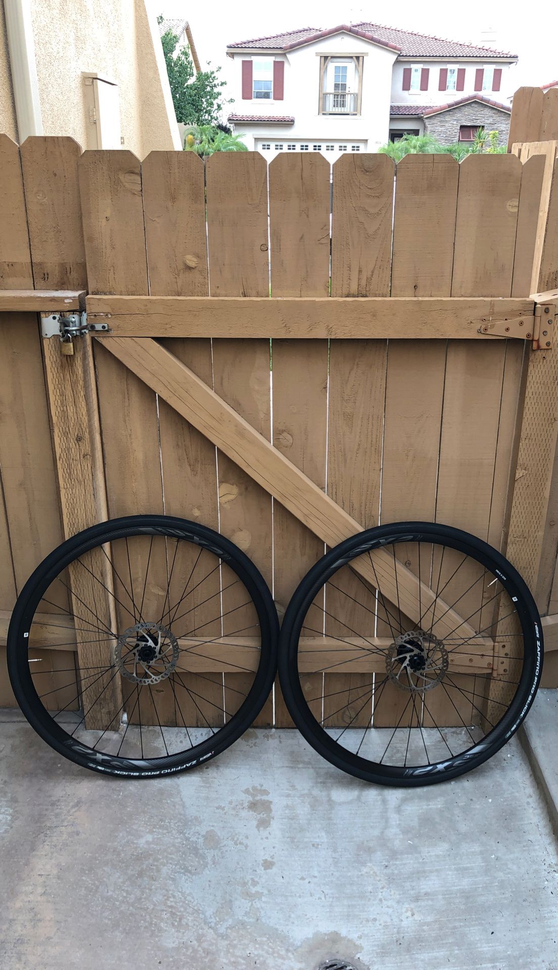 GIANT SX2 TUBELESS READY DISC WHEELSET for Sale in San Diego, CA - OfferUp
