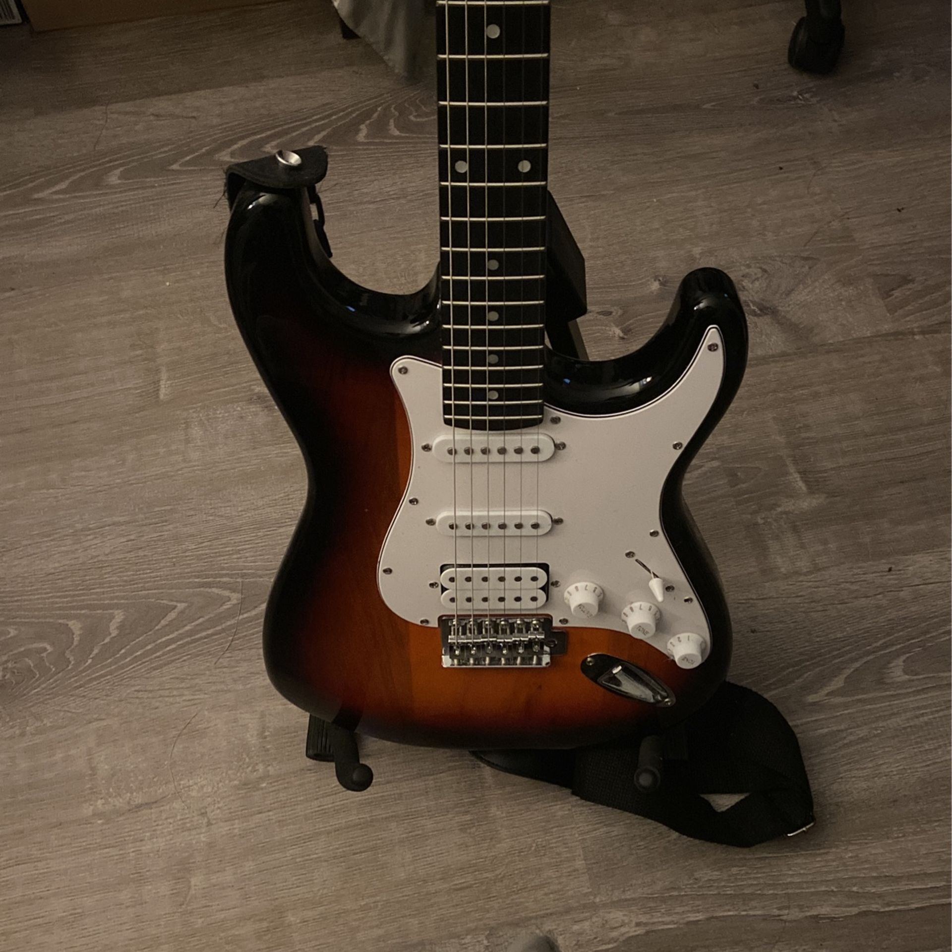 Donner Electric Guitar for Sale in Seattle, WA - OfferUp