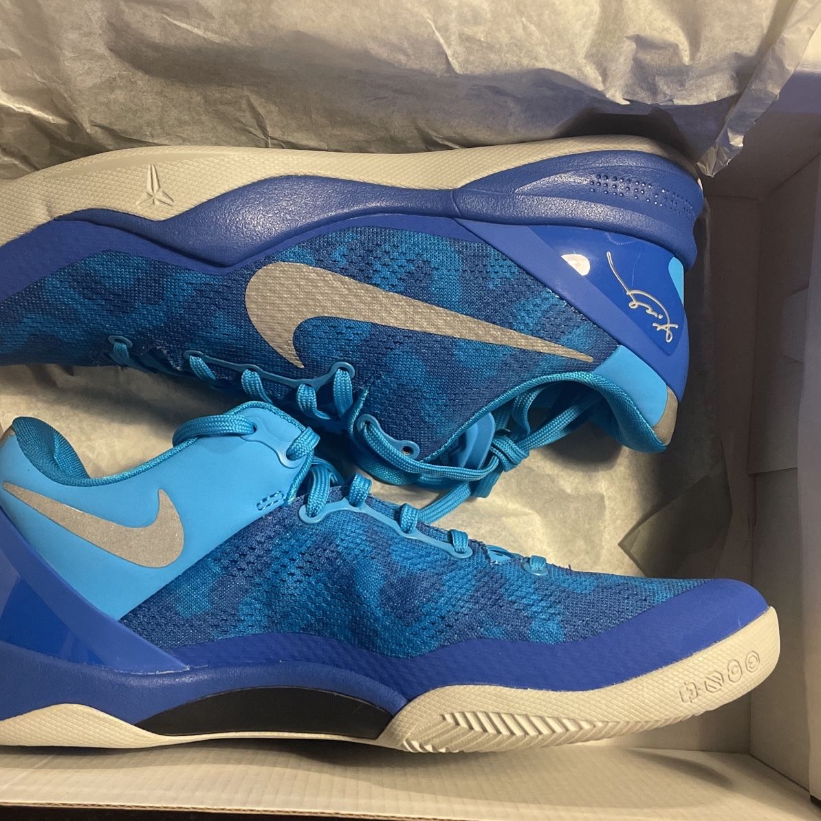 Kobe 8 System Blue Glow