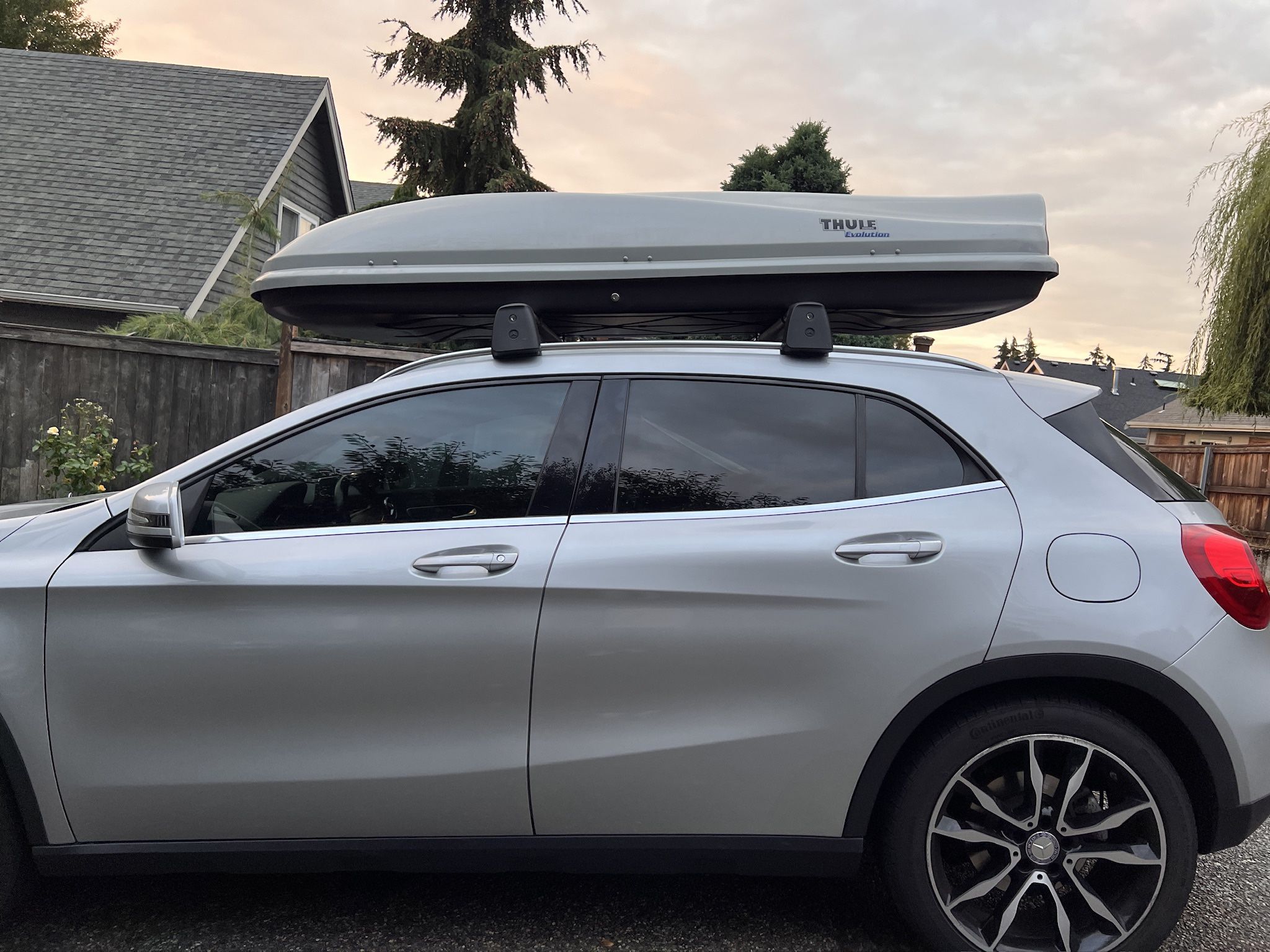 Thule Evolution 1800 Roof Top Cargo Box Carrier for Sale in Kenmore, WA ...