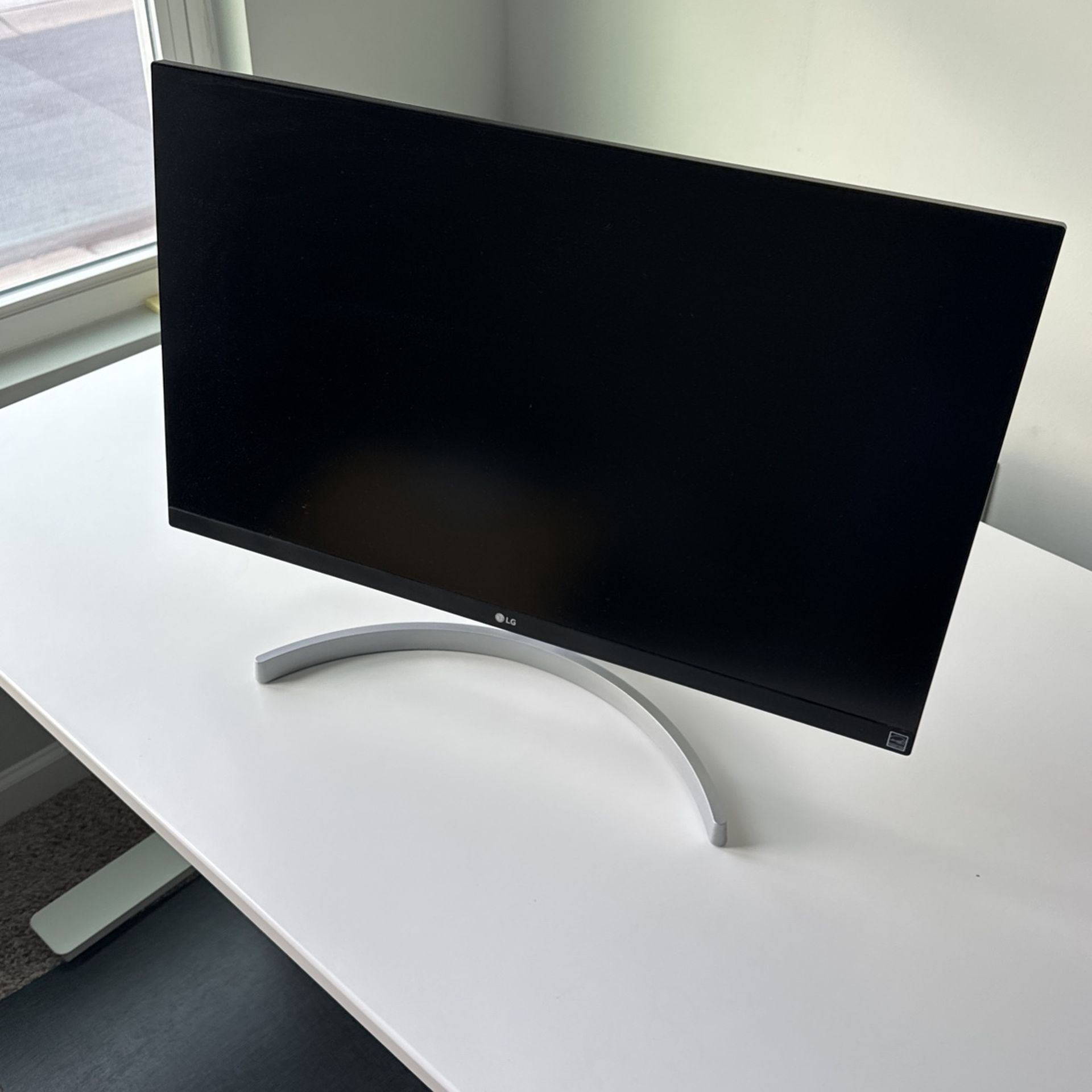 LG 4K UHD Monitor IPS LED 27 Inch Freesync With HDR for Sale in ...