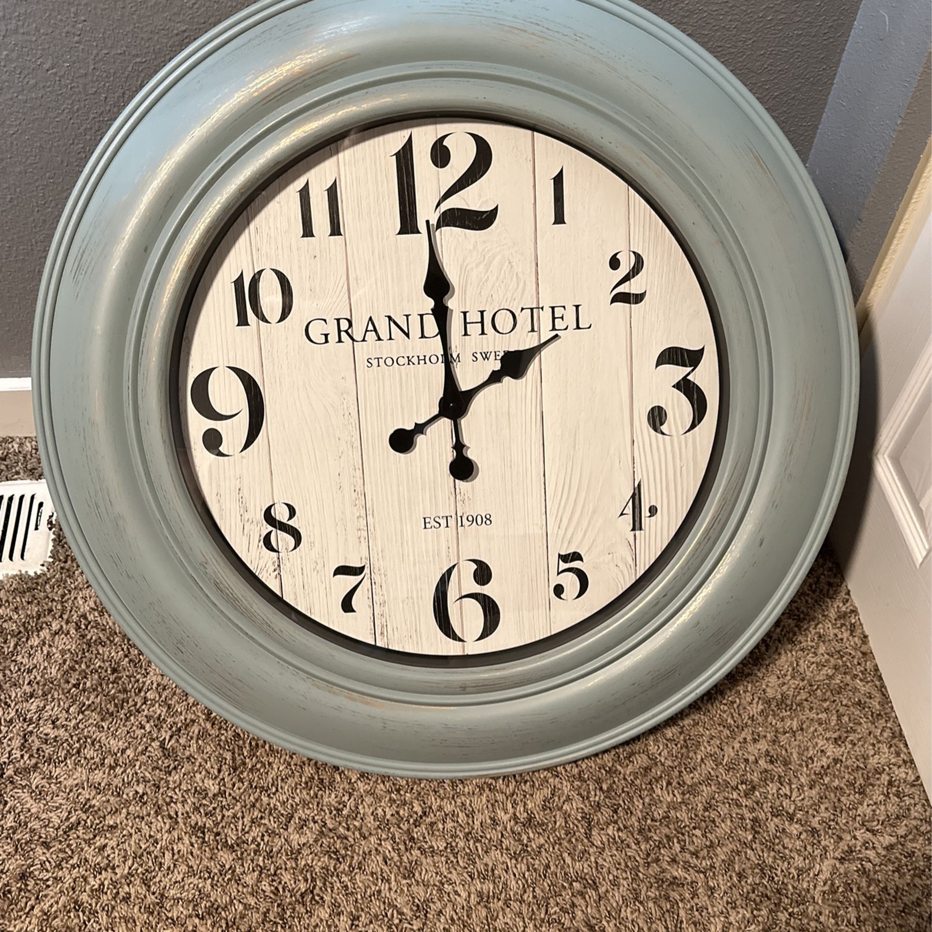 Large Wall Clock for Sale in Tacoma, WA - OfferUp
