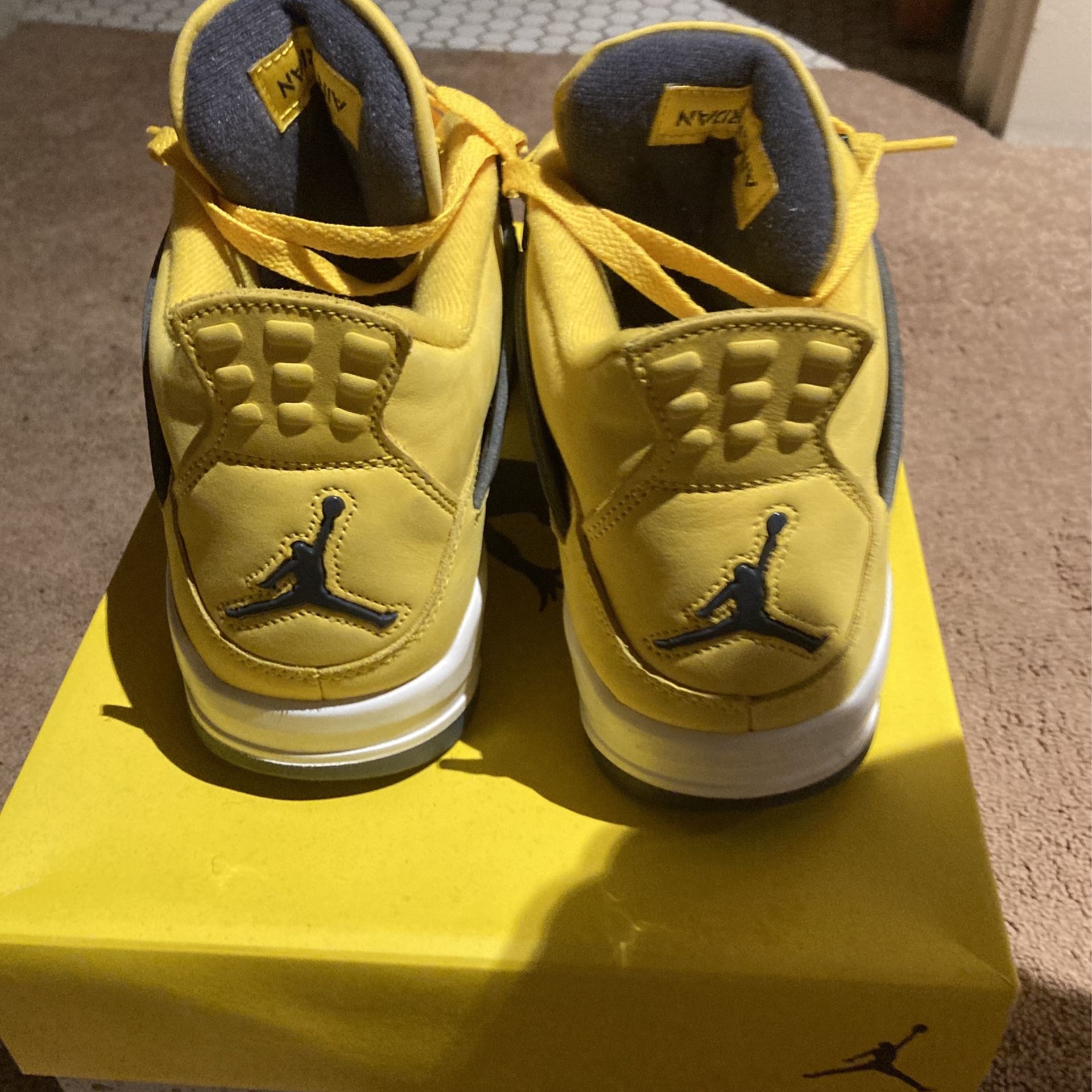 Lighting Jordan 4’s for Sale in Kirkland, WA - OfferUp