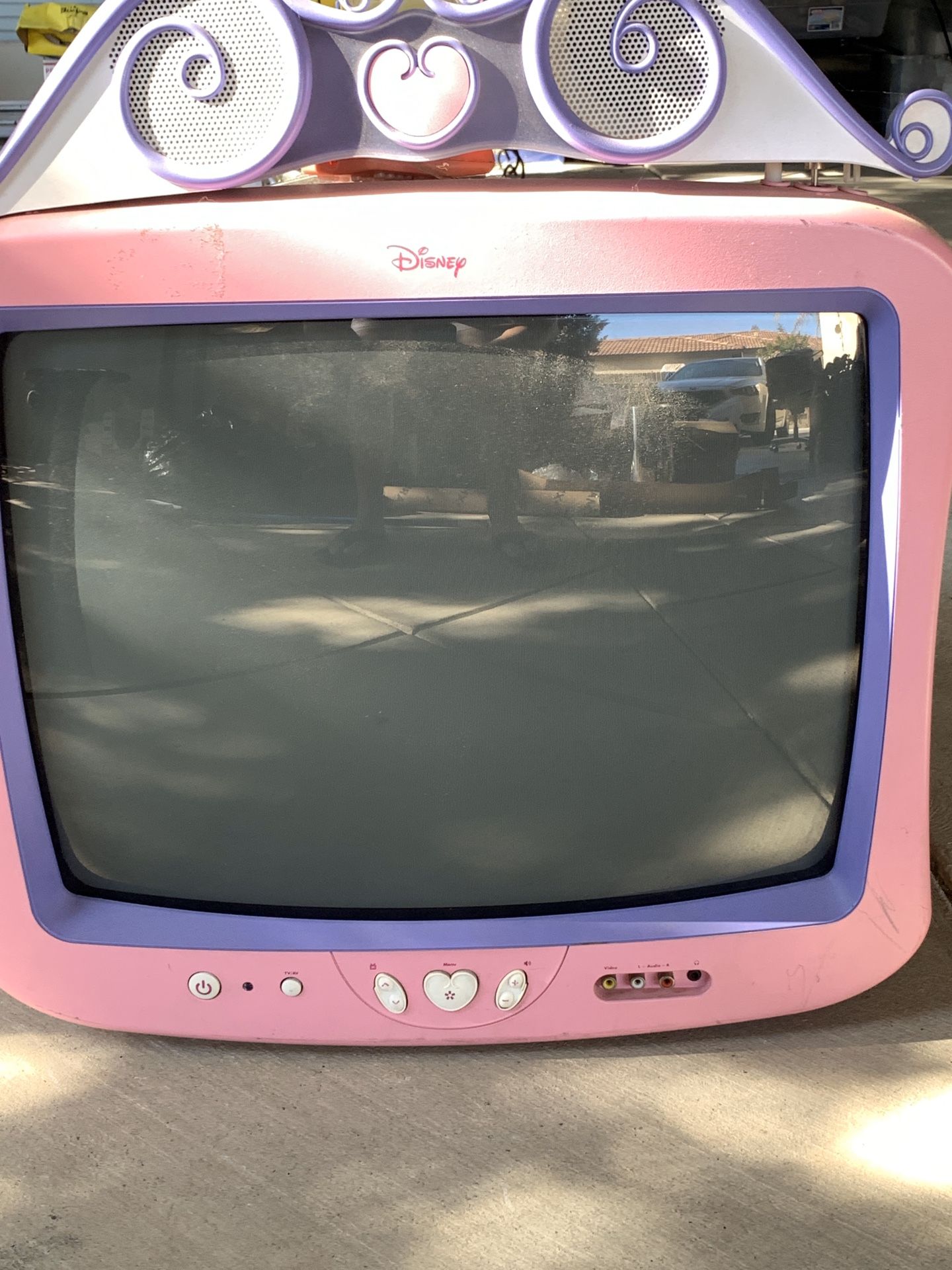 Disney Princess Pink Heart 19” CRT TV DT1900-P for Sale in Bakersfield ...