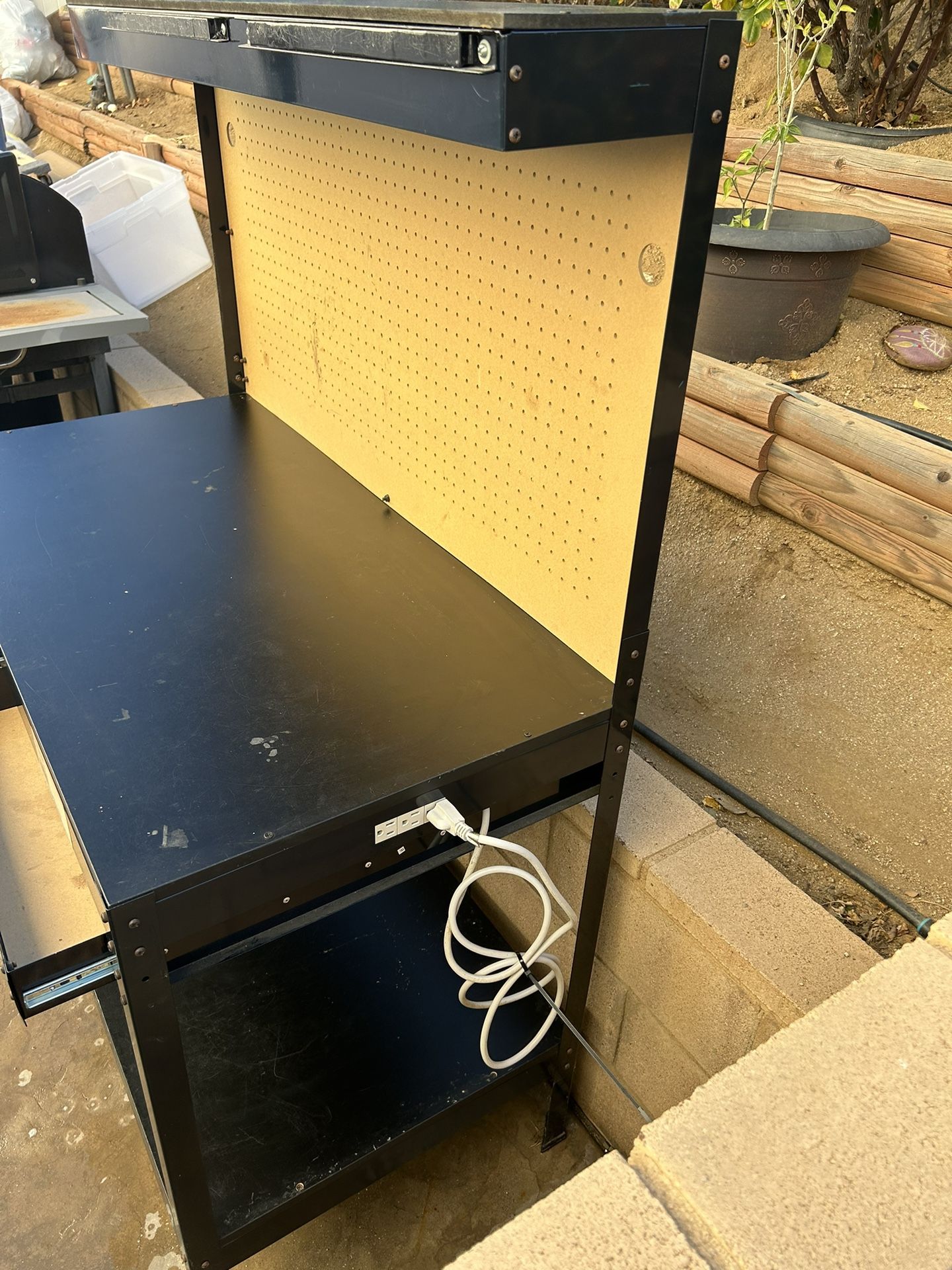 Harbor Freight Work Bench for Sale in Moreno Valley, CA - OfferUp