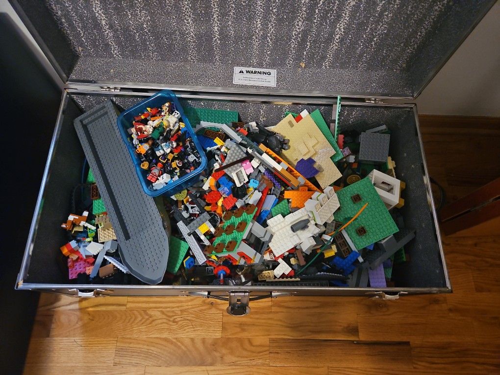 34+ Sets Of Legos And Many Figures for Sale in Chicago, IL - OfferUp