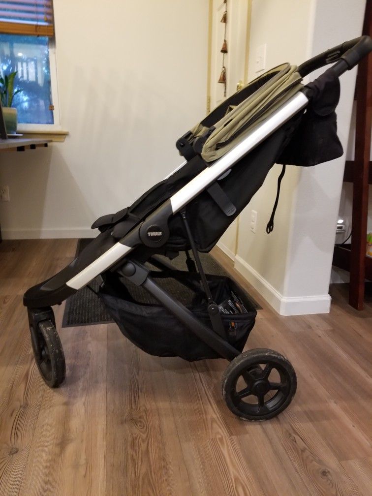 Thule Spring Stroller for Sale in Lynnwood, WA - OfferUp